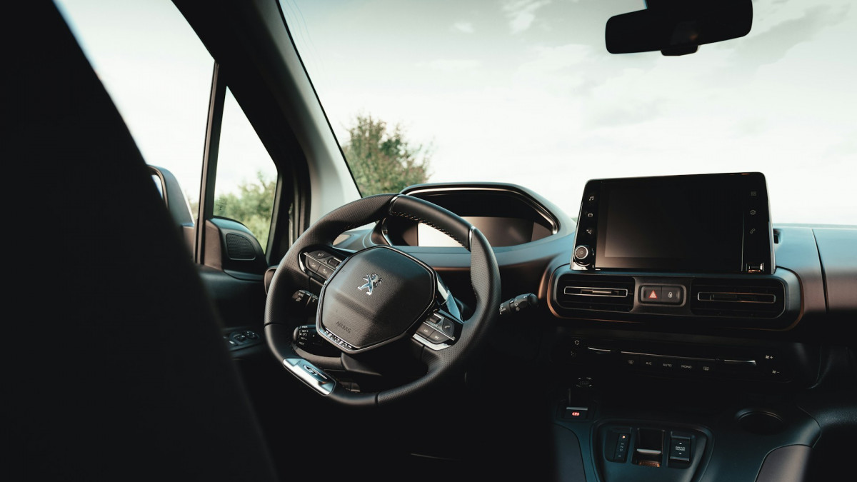 The Role of Automotive Rubber Extrusions in Modern Vehicles